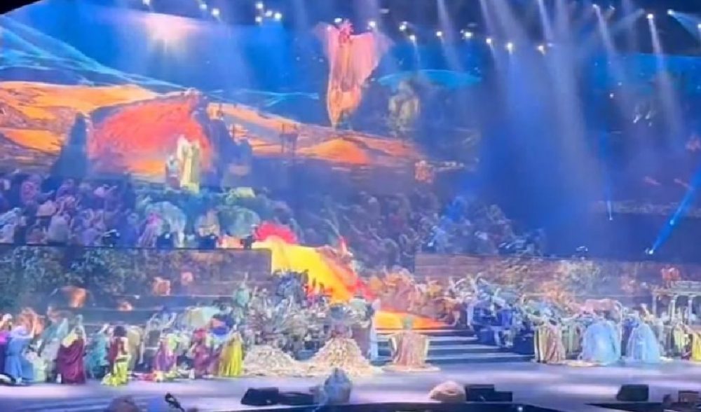 17 Thousand-Member SBC Megachurch Hangs Man Dressed Like Jesus From ...